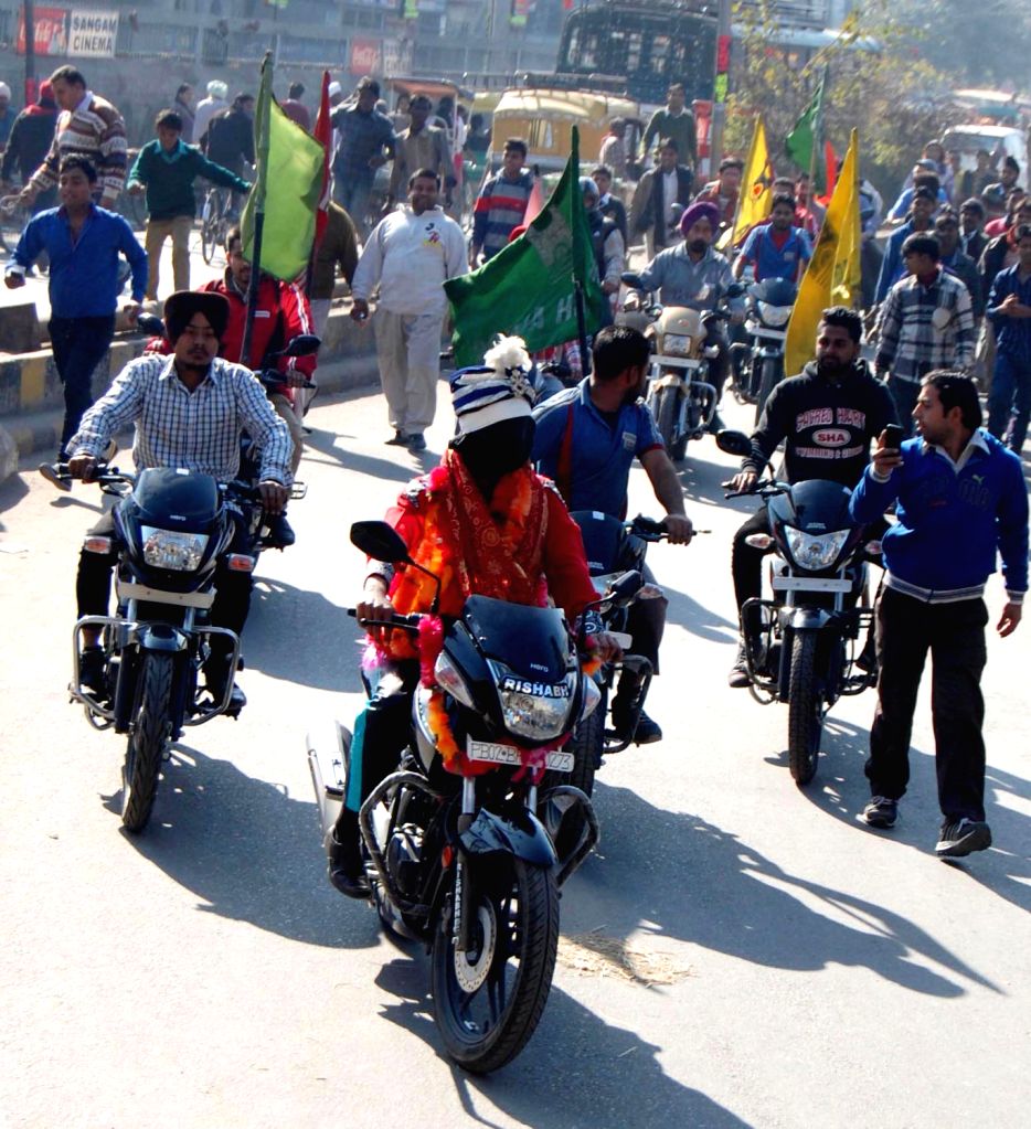 Magician Samrat Shankar rides a motor cycle blindfolded