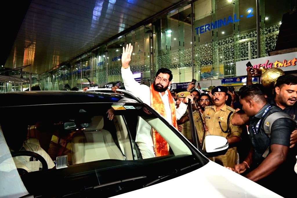 Maharashtra CM Eknath Shinde being welcomed upon his arrival