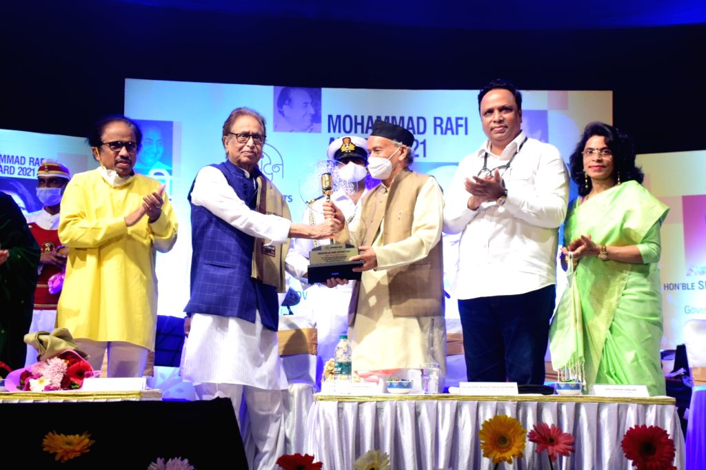 Free photo :Maharashtra Governor presents 13th Mohammad Rafi Awards