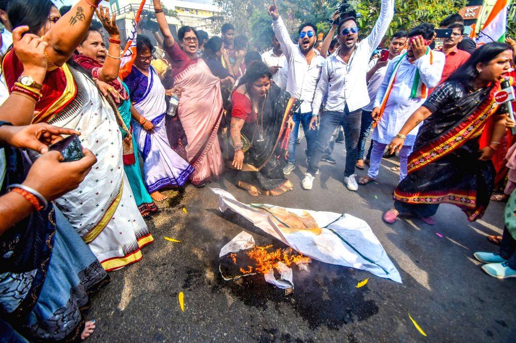 Mahila Congress leaders Alka Lamba and Minakshi Bahinipati lead a ...