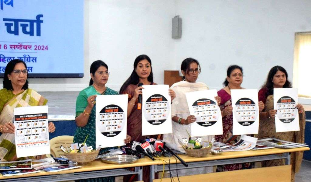 Mahila Congress National President Alka Lamba launches the "Kharche Pe ...