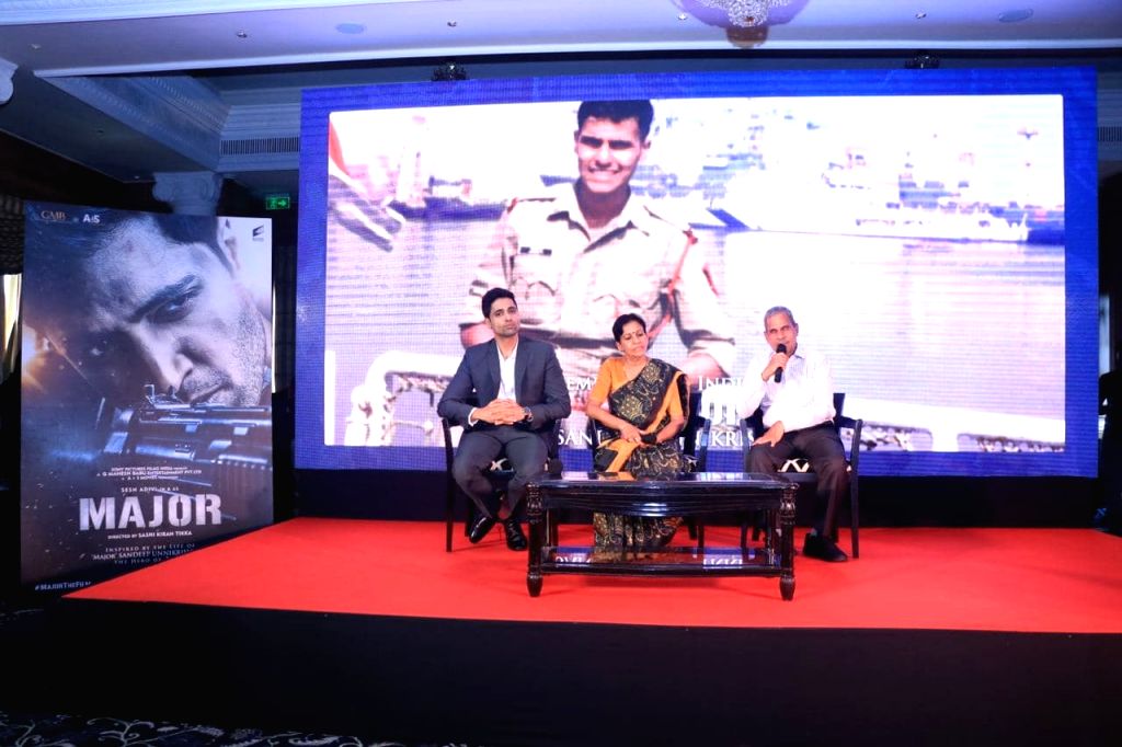 Major Movie Unit along with sandeep unnikrishnan parents paid tributes ...