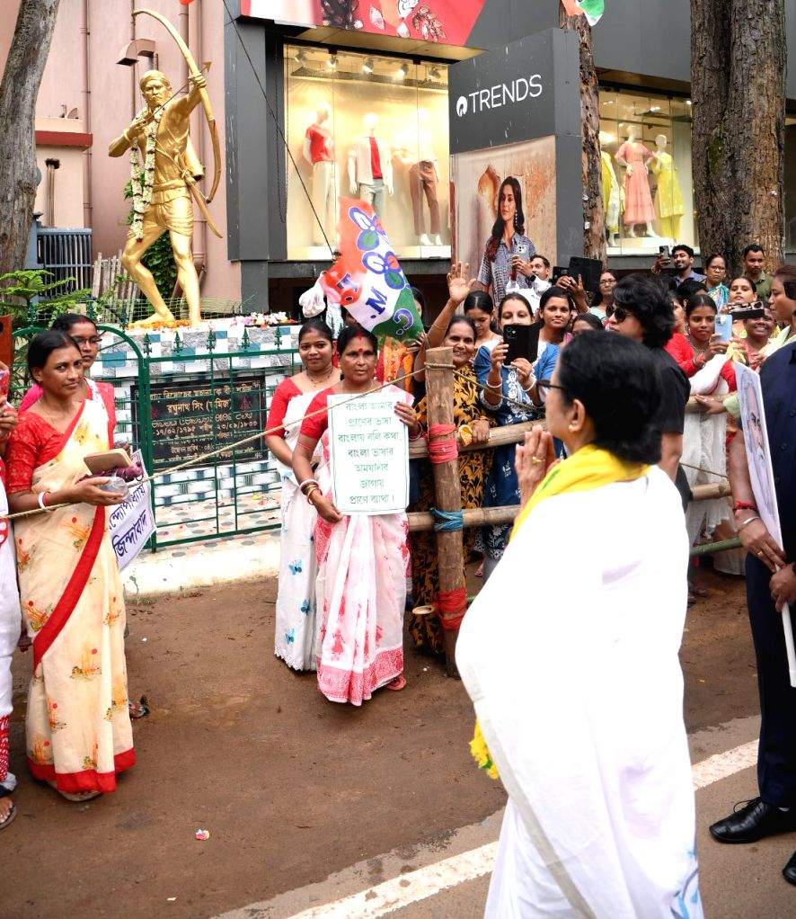 Mamata Banerjee Leads Protest in Jhargram Against Harassment of Bengalis
