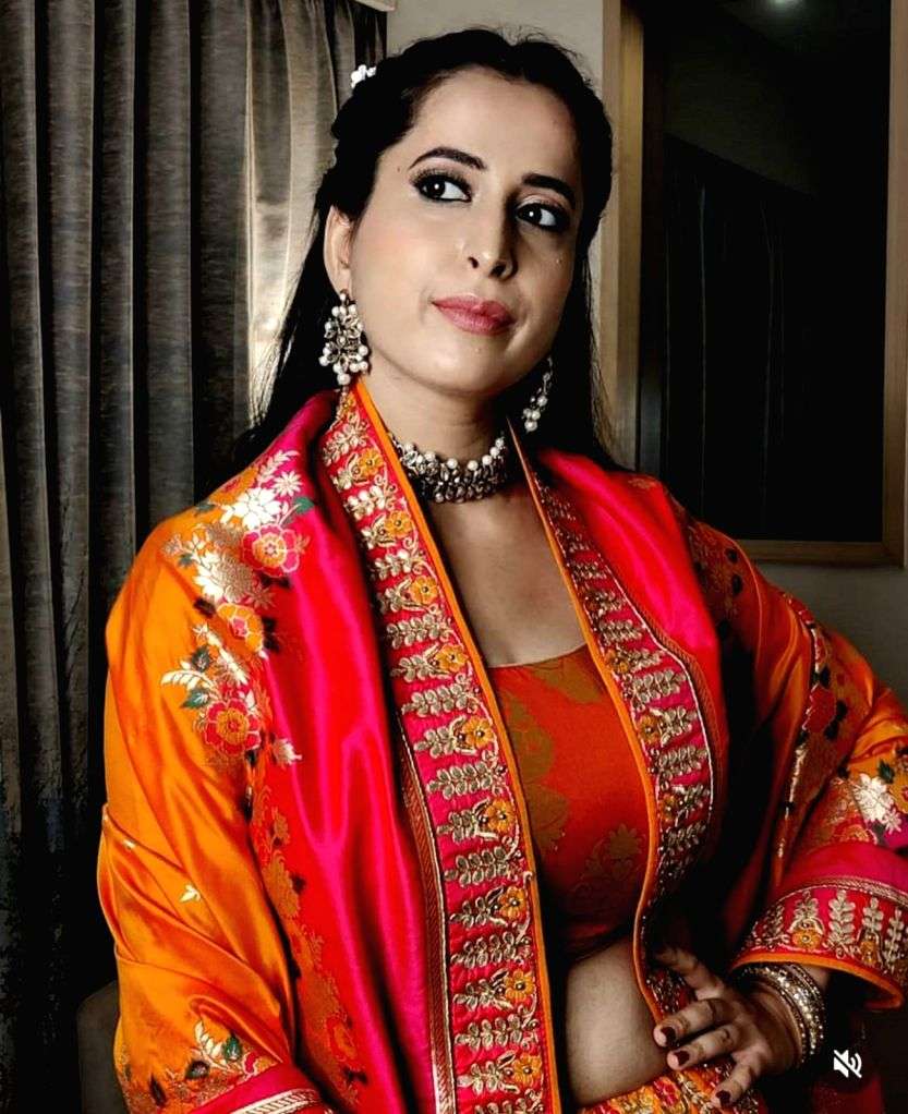 Manisha Arora elevates her festive look with a blend of halter and sharara