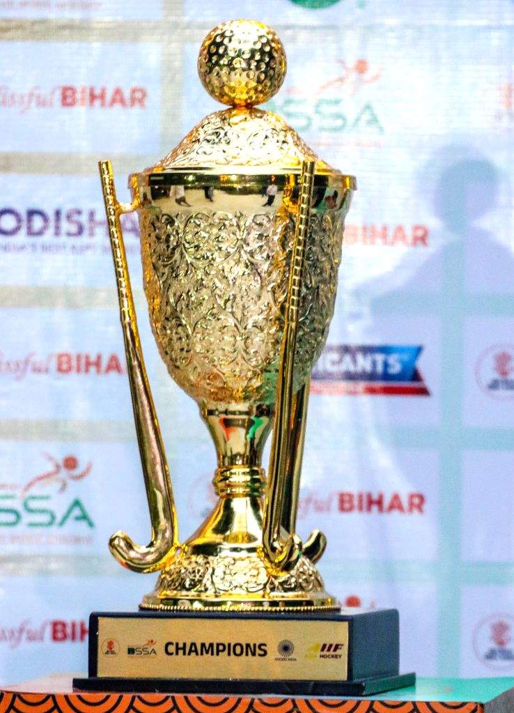 Mansukh Mandaviya unveils the "Hockey Asia Cup Trophy