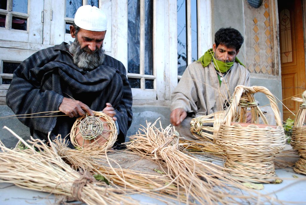 Despite modern heating devices, traditional Kangri still the most ...