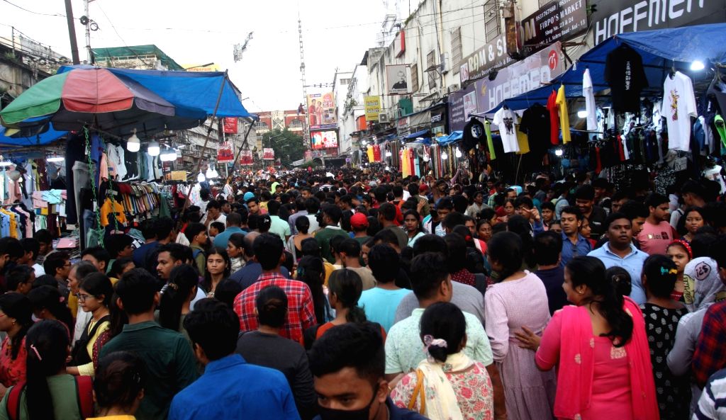 Massive crowd seen at New market area for puja shopping