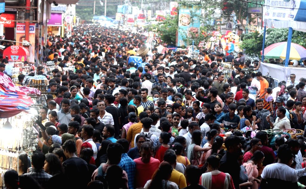 Massive crowd seen at New market area for puja shopping