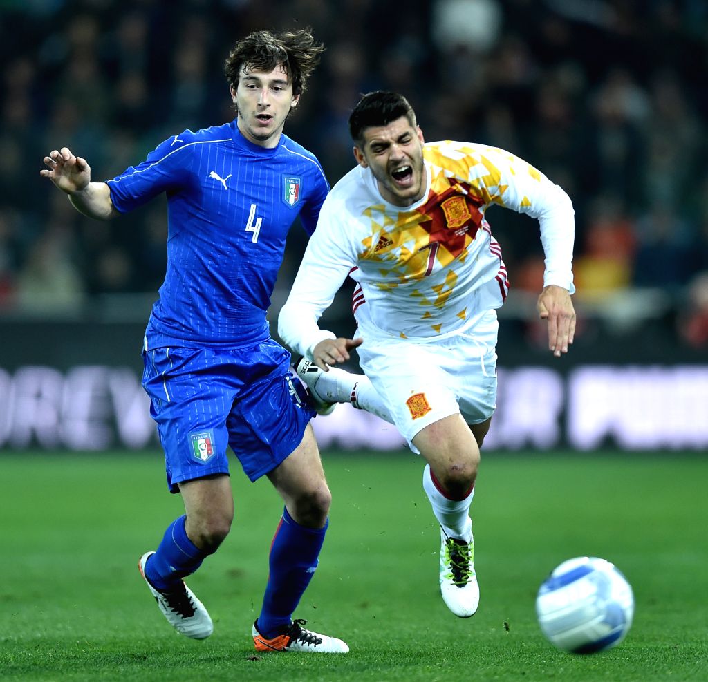Manchester United's Darmian joins Parma on four-year deal