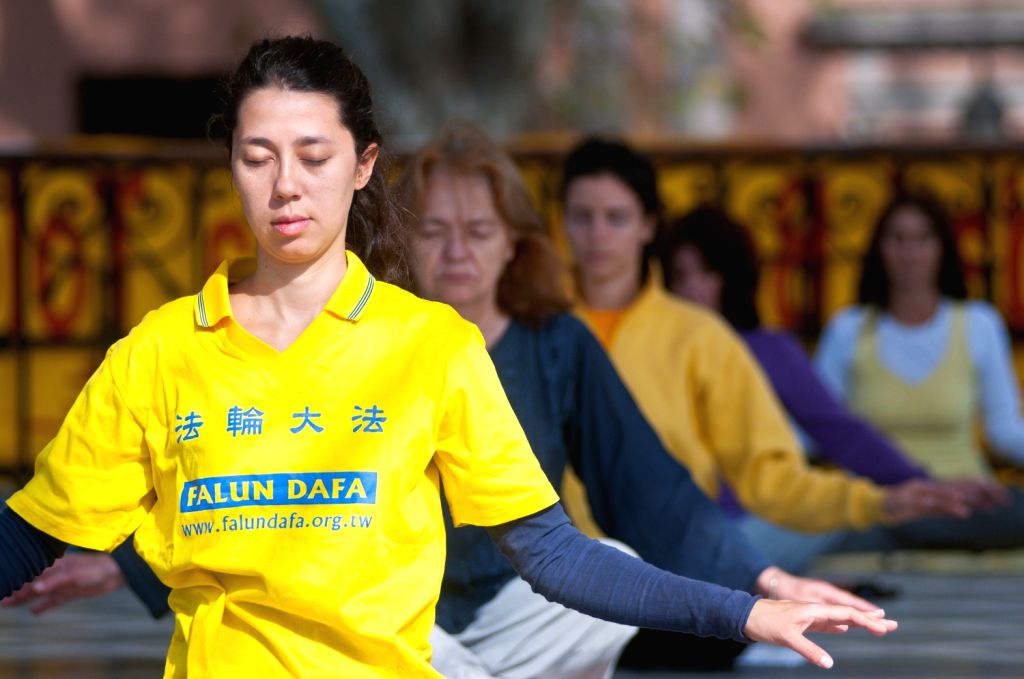 Falun Dafa World Day Celebrated In Buenos Aires