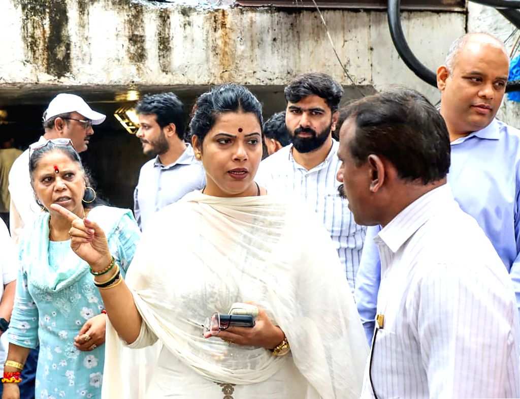 Mayor reviews monsoon preparedness