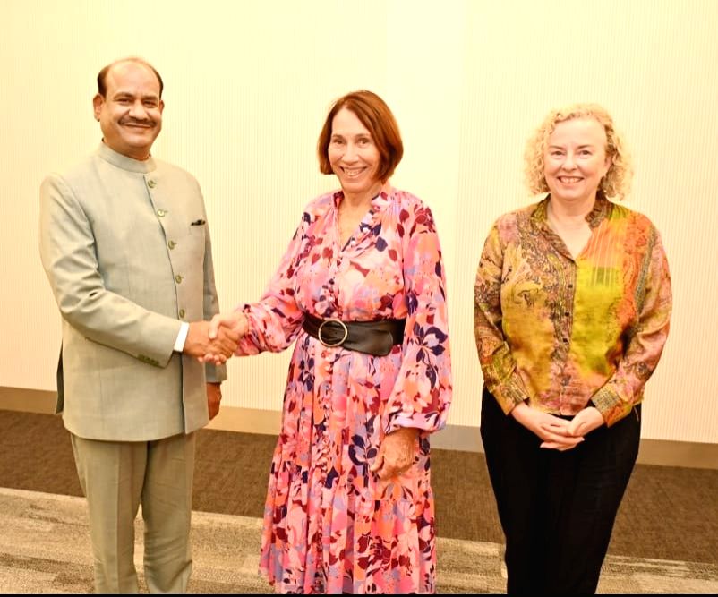Free Photo : Meeting with the Australian Senate President.