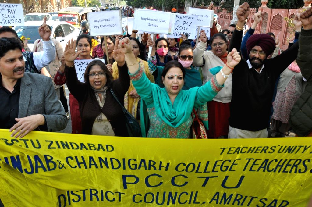 Members of Punjab and Chandigarh College Teachers Union (PCCTU) shout ...