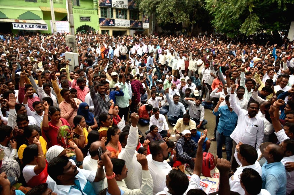 Telangana Electricity Trade Unions Front's demonstration