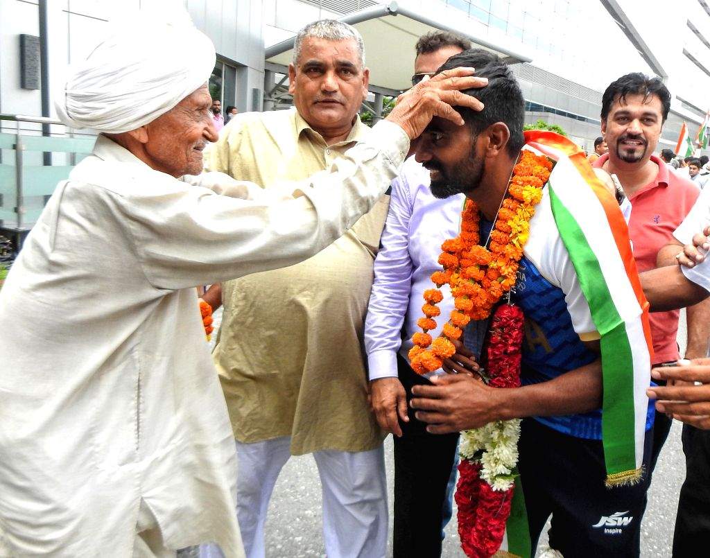Members of the Indian men's hockey team arrive at IGI Airport