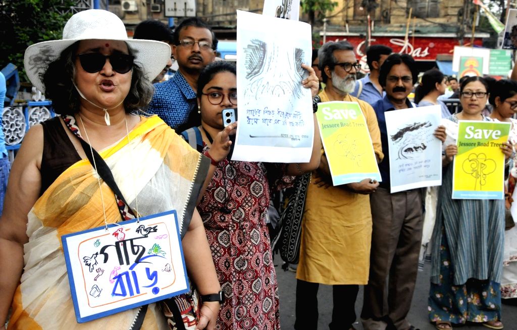 Kolkata :Members of the Jessore road save the Trees committee take part ...