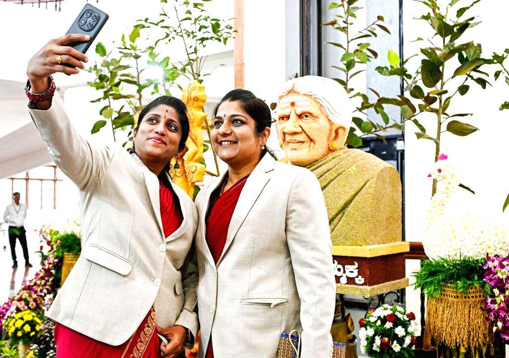 Millet-Made Saalumarada Thimmakka Statue Unveiled at Suvarna Soudha