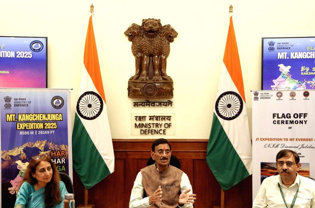 Minister of State for Defence Ajay Bhatt Flags Off Joint Expedition