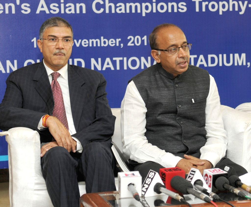 Sports Minister Vijay Goel felicitates Indian Women Hockey Team