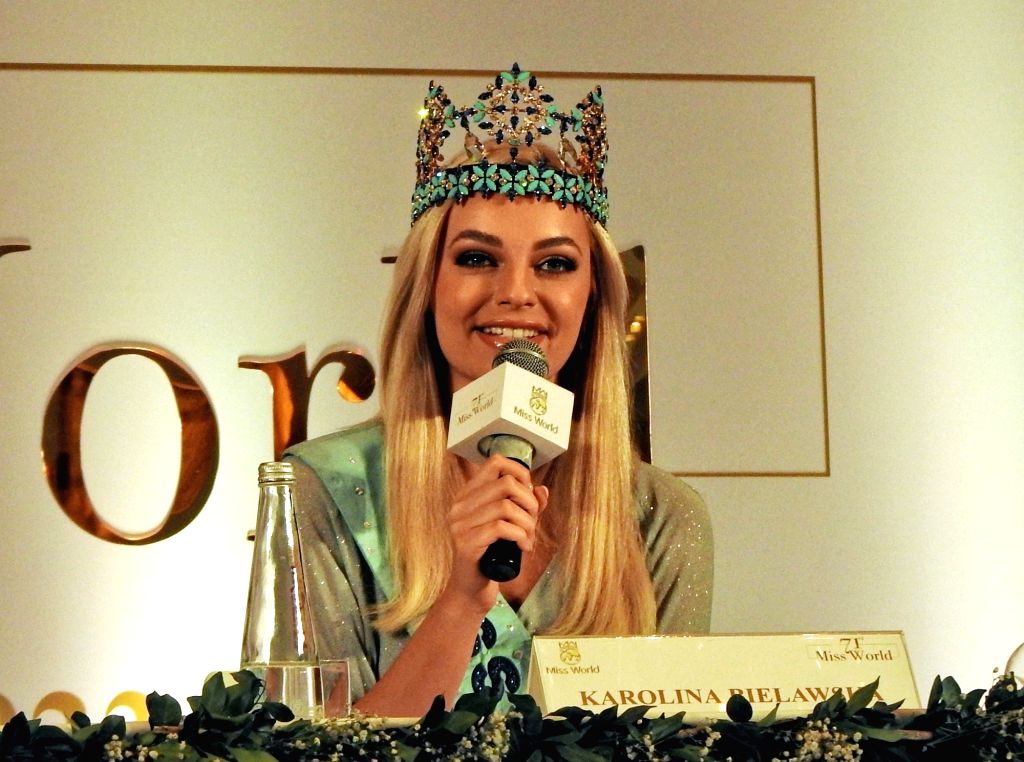 New Delhi : Miss World 2022 Karolina Bielawska speaks during a press ...