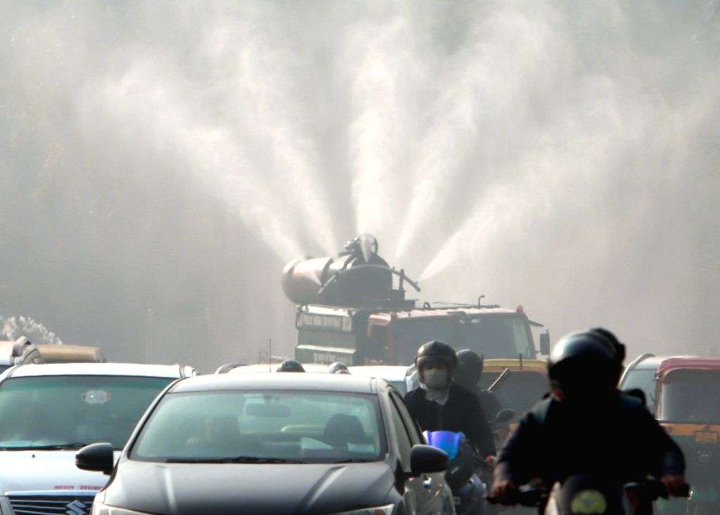 Mobile anti-smog guns spray water to curb air pollution