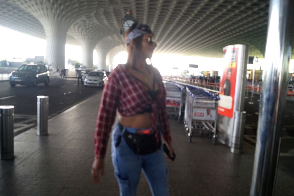 Jinnie Jaaz seen at Mumbai Airport