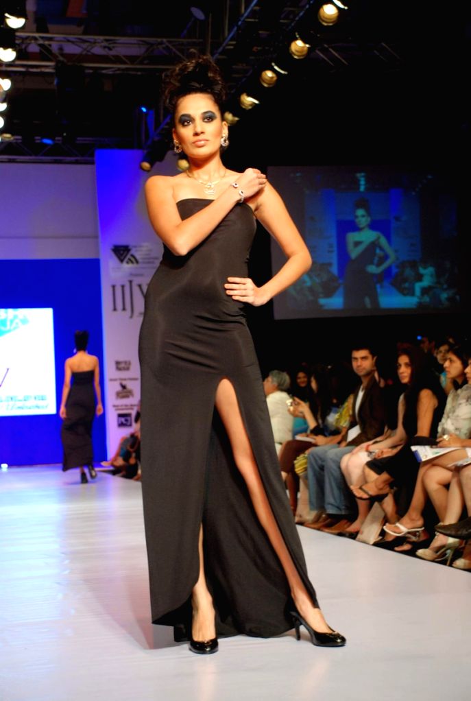 Model on the ramp at Sawansukha Jewellers show at the India ...