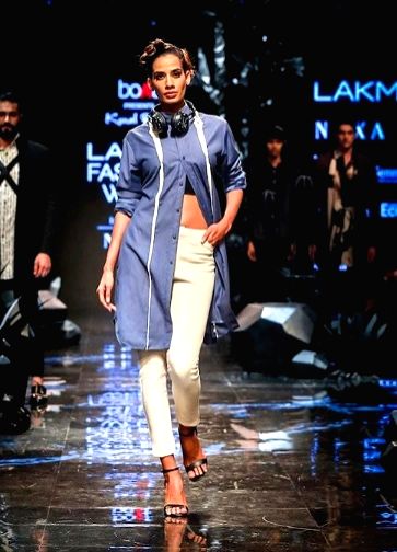 Makeup artistes do a great job of hiding my flaws: Model Sony Kaur