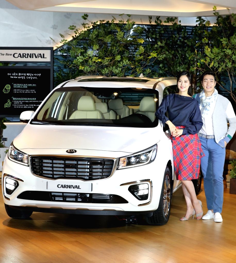 Kia's New Carnival minivan debuts