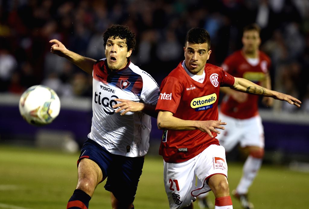 Rentistas v/s Cerro Porteno during South American Cup