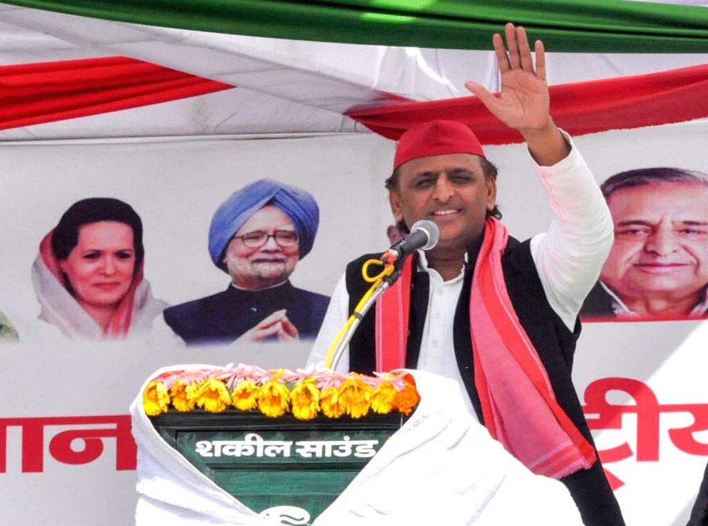Moradabad : Samajwadi Party chief Akhilesh Yadav during an election ...