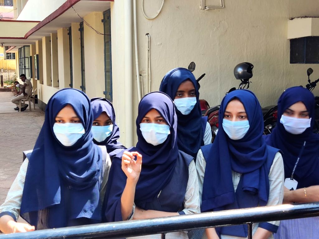 More K'taka students wear saffron shawls, hijabs