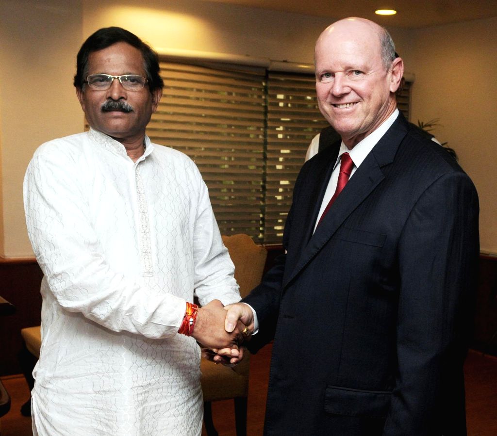 Shripad Yesso Naik meets Seychellois Tourism Minister