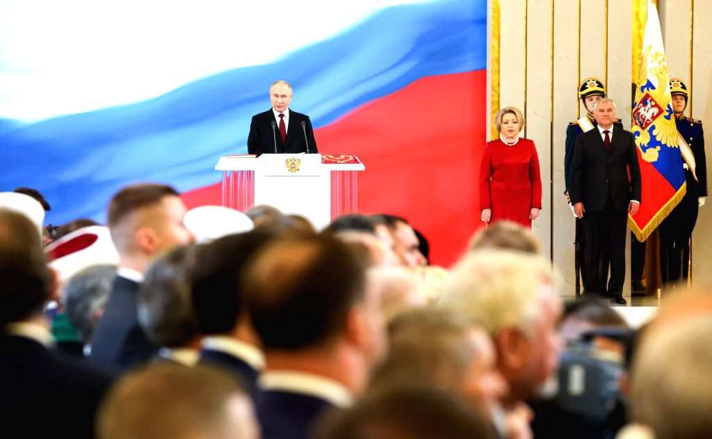 Moscow : Vladimir Putin takes his oath as Russian president during a ...