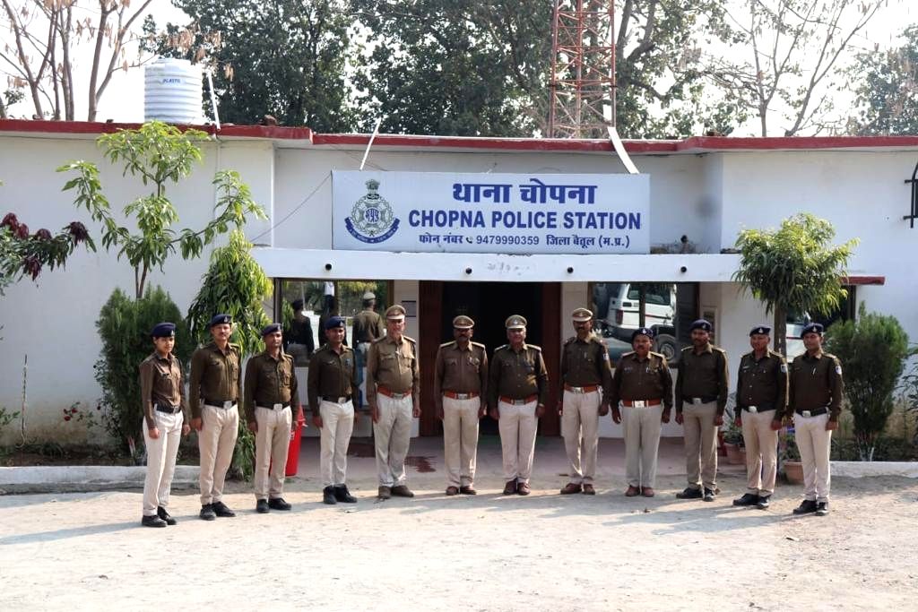 Free Photo : MP Chopna police station