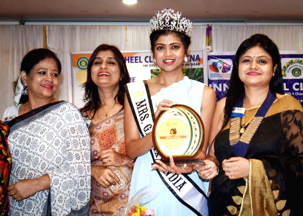 Mrs. India Inc third runner-up Nitika Satya being honor during a ...