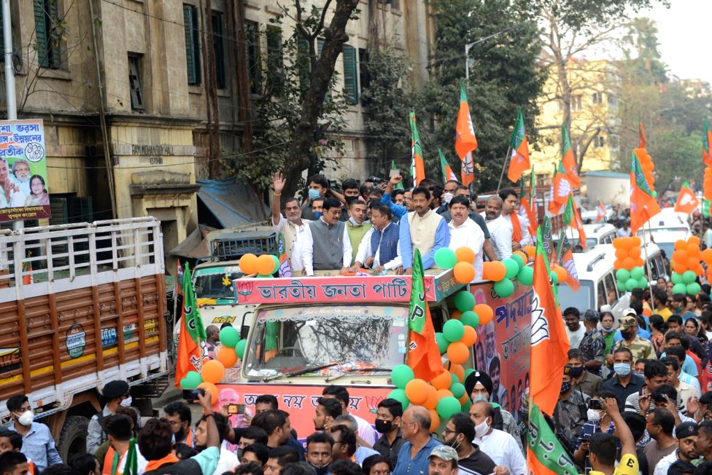 Mukul Roy, leader Arjun Singh, Suvendu Adhikary, Rajib Banerjee with ...