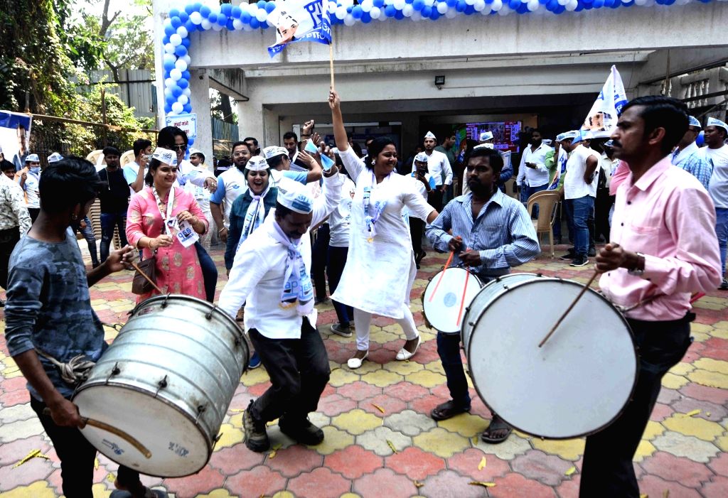 :Mumbai:Aam Admi Party(AAP) suppoters celebrate after party's win ...