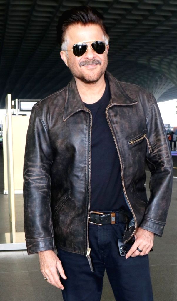 : Mumbai : Actor Anil Kapoor Spotted at Mumbai Airport