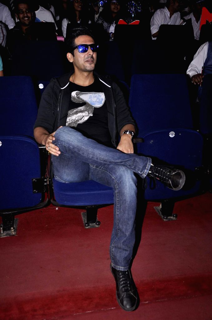 Zayed Khan promote film Sharafat Gayi Tel Lene