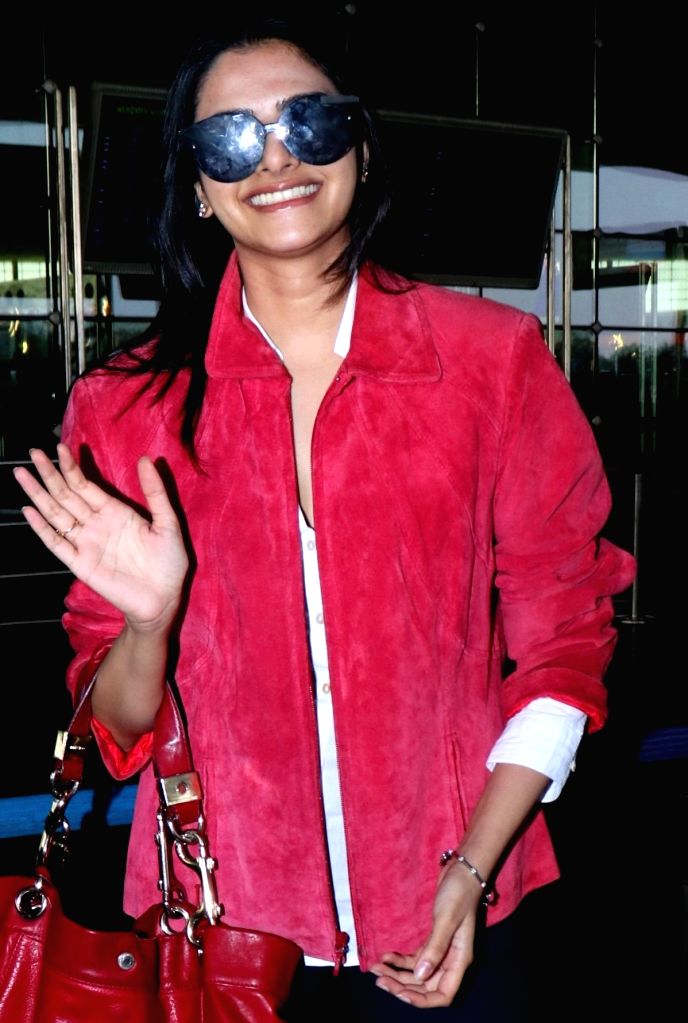 : Mumbai : Actress Avantika Dassani Spotted At Mumbai Airport