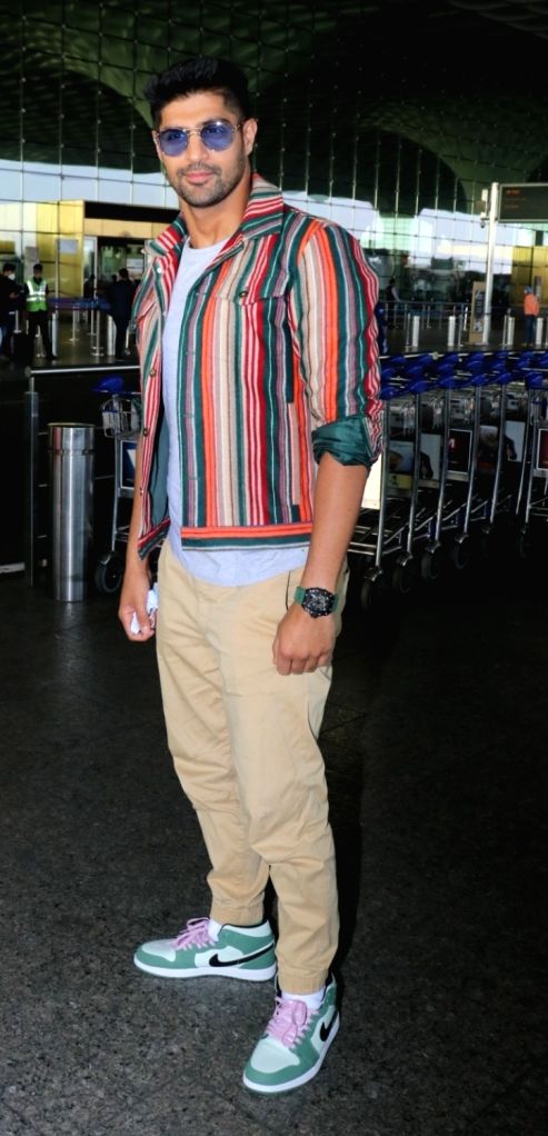 : Mumbai : Indian actor Tanuj Virwani Spotted at Airport Departure in ...