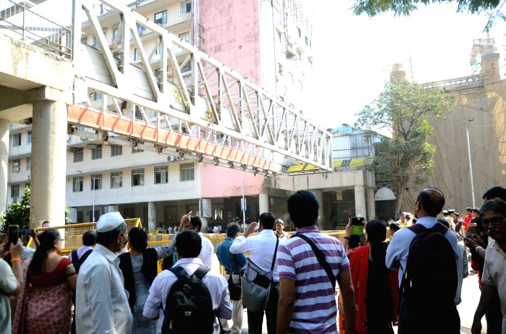 Foot over bridges in Mumbai to go 'topless' for safety