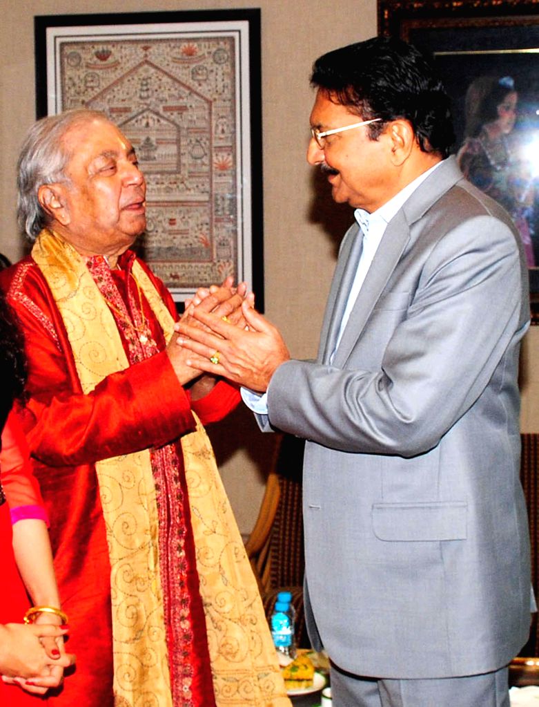 Maharashtra Governor presents Aditya Vikram Birla Kala Shikhar Award to ...