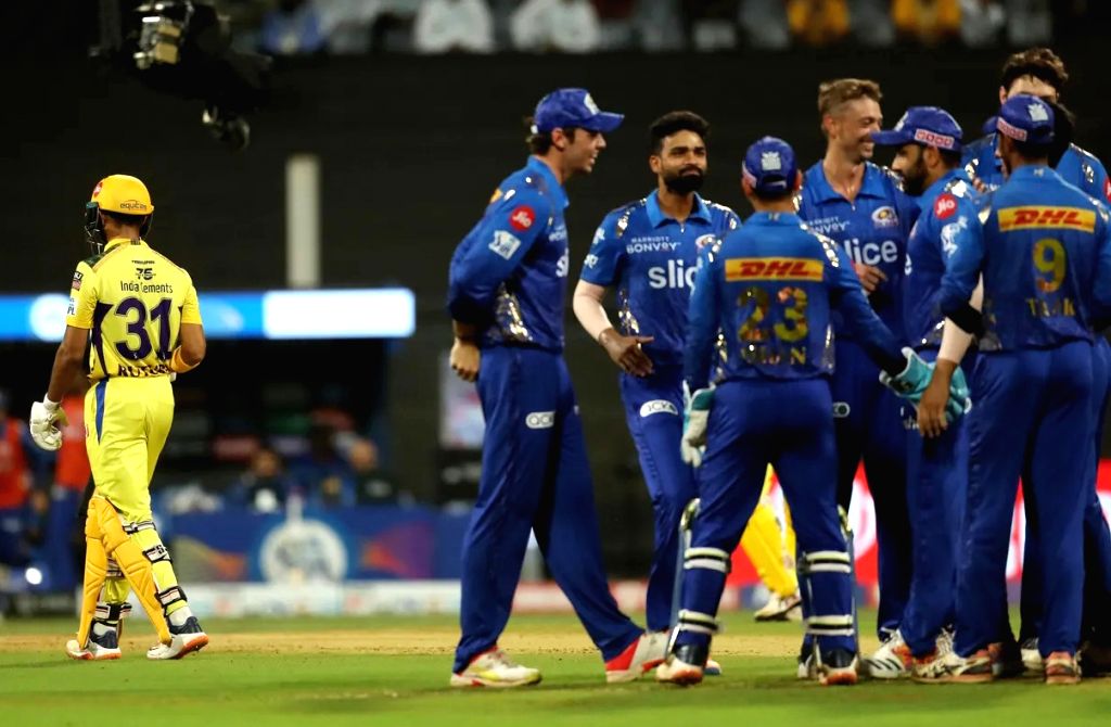 Mumbai : MI's Daniel Sams celebrating with teammates after taking ...