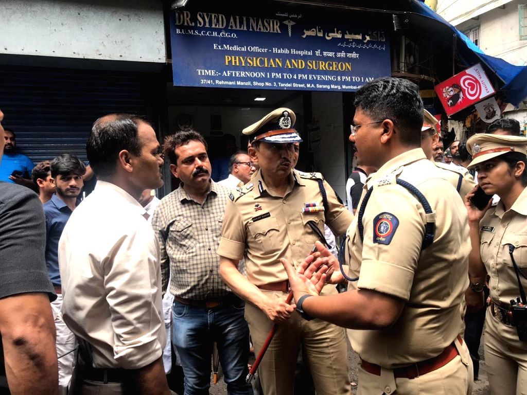 Mumbai Police Commissioner visits Kesarbai Building collapse site