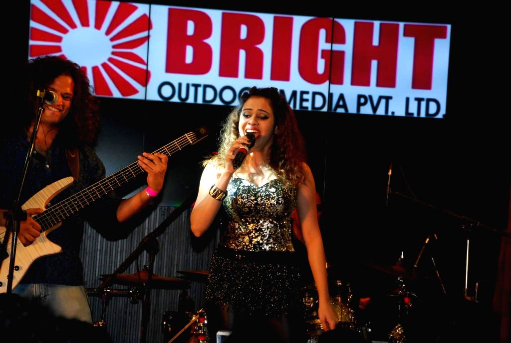 Live performs of singer Shalmali Kholgade