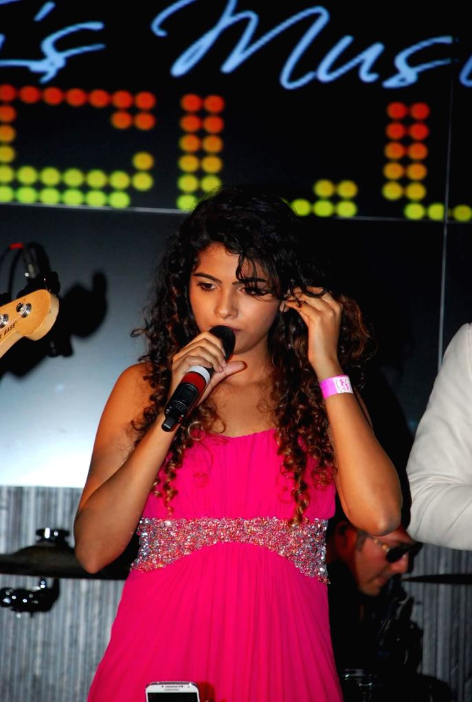 Live performs of singer Shalmali Kholgade