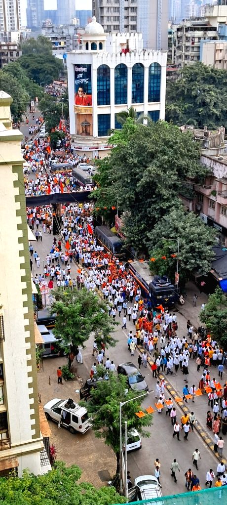 : Mumbai : Uddhav Thackeray supporters march from Sena bhavan to ...