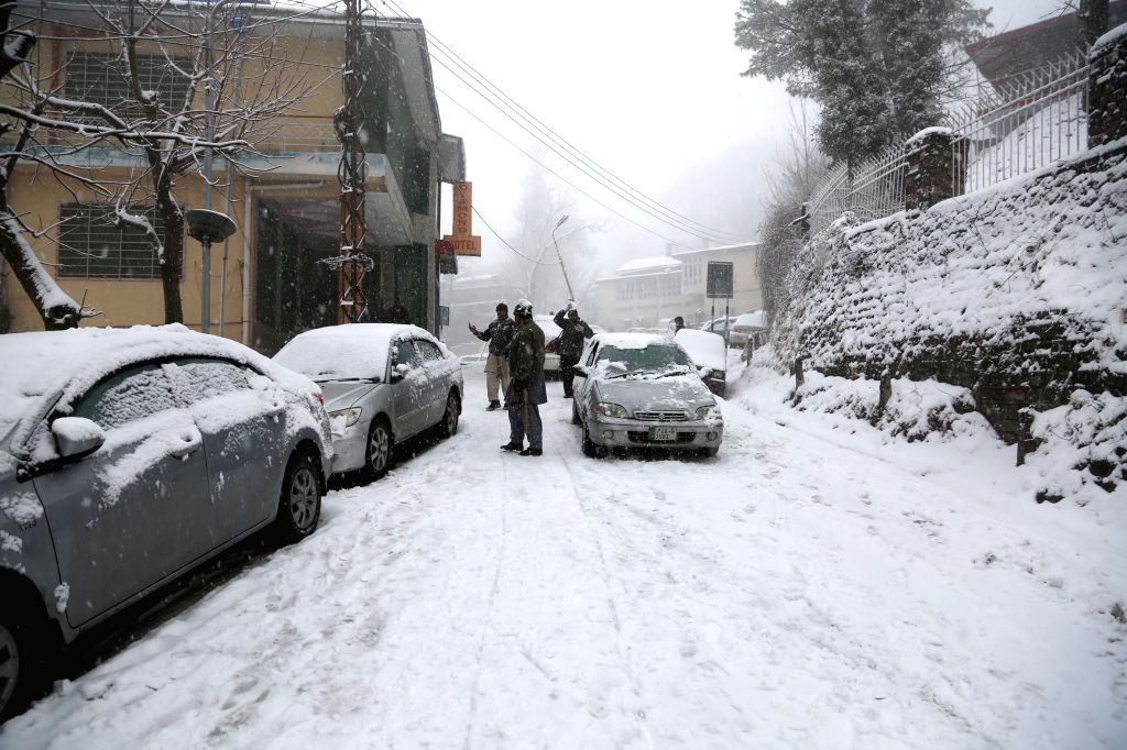 PAKISTAN-MURREE-SNOWFALL